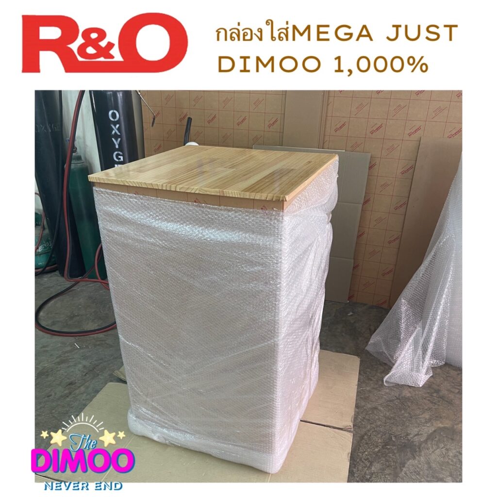 กล่องใส่ Mega just Dimoo 1000% A Thunder shower ฐานขาว ขนาด 55x50x75 cm ...